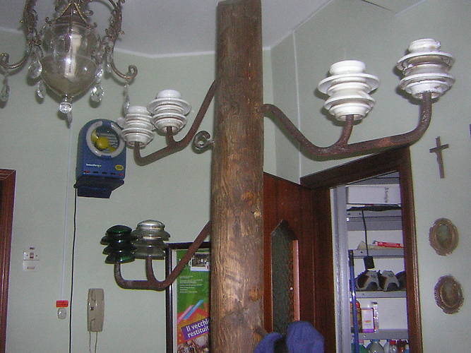 Foreign Insulators > Andrea's house: MV pole inside Foreign Insulators > Andrea's house: MV pole inside